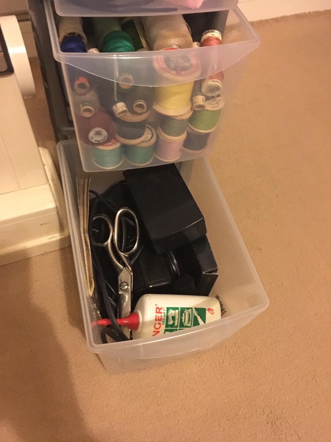 Singer Sewing Machine 7102 *price reduced* in LS27 Leeds für 55,00 ...