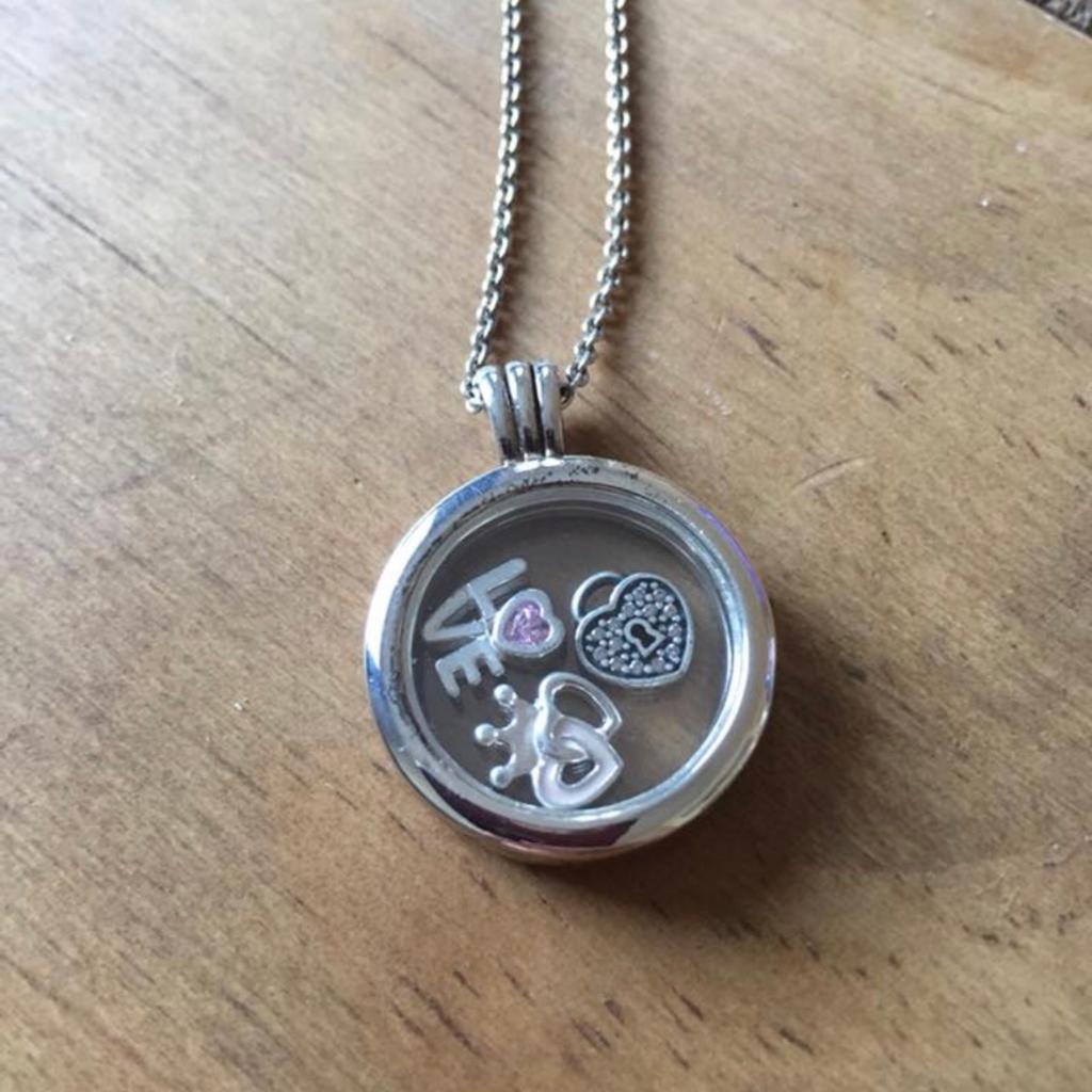 Pandora locket necklace with charms inside in CM14 Brentwood fur 40 00 zum Verkauf Shpock DE