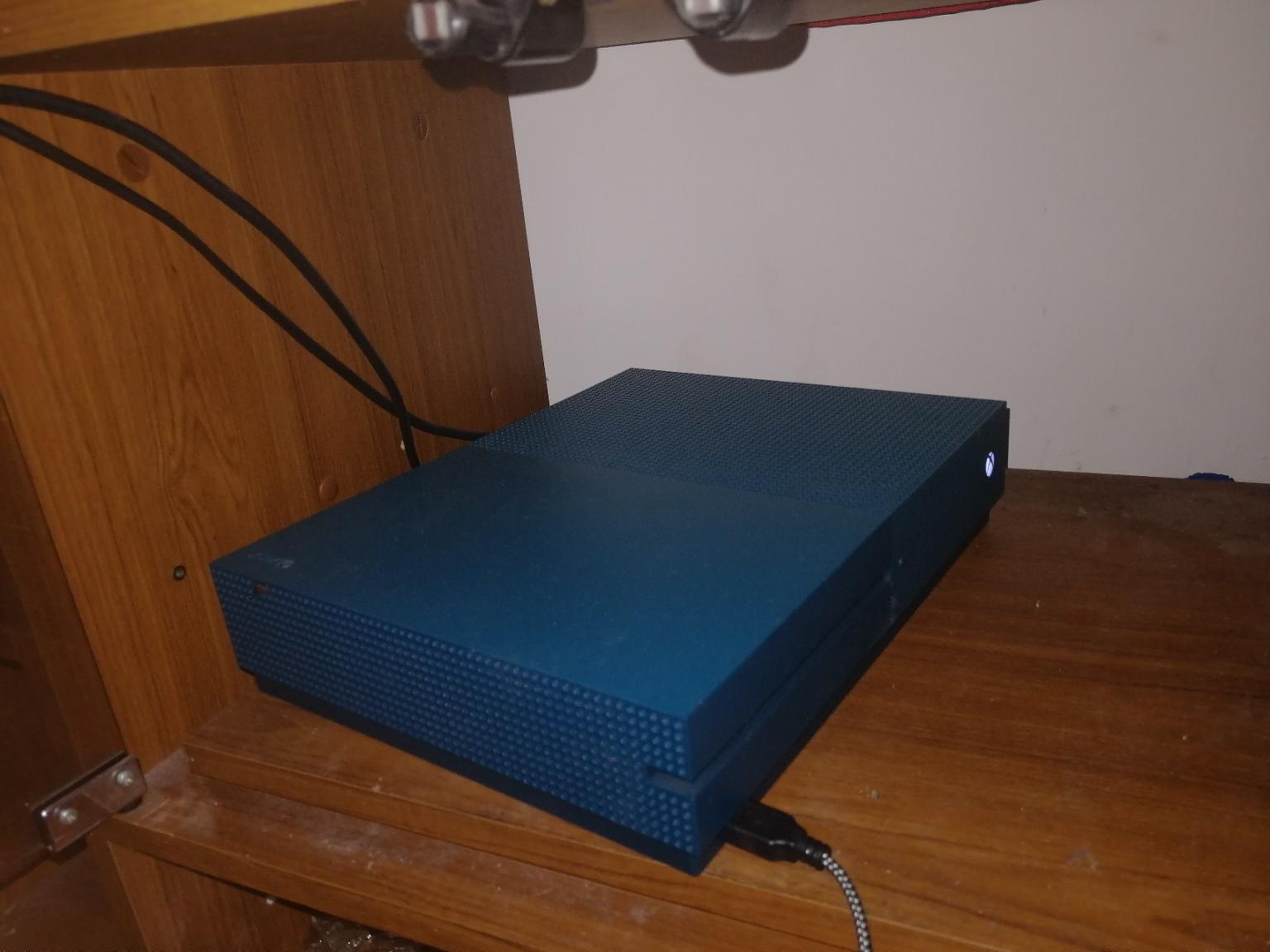 xbox one s deep blue 18 games on disc in CF35 Pencoed für 300,00 £ zum ...