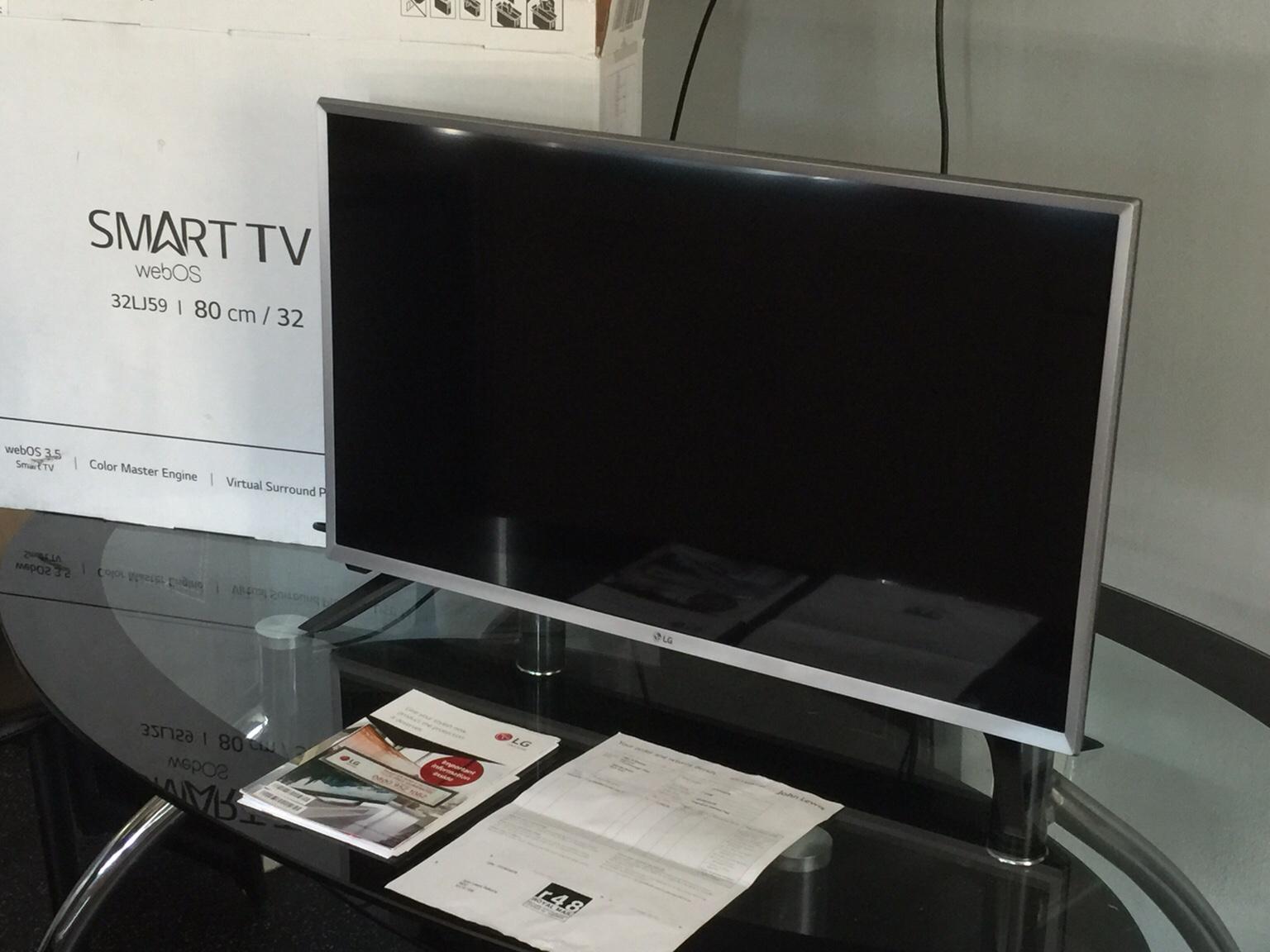 LG 32 inch smart tv in RM3 Havering for £150.00 for sale | Shpock