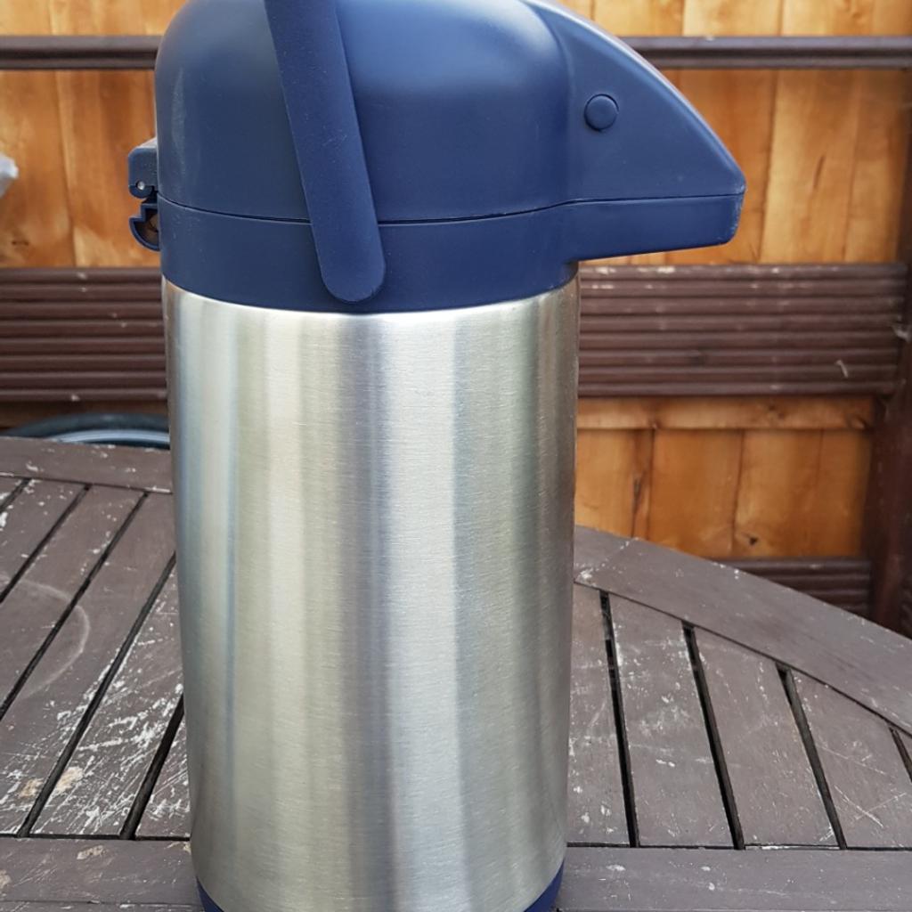 Flask With Pump in CR4 Merton für £ 15,00 zum Verkauf | Shpock AT