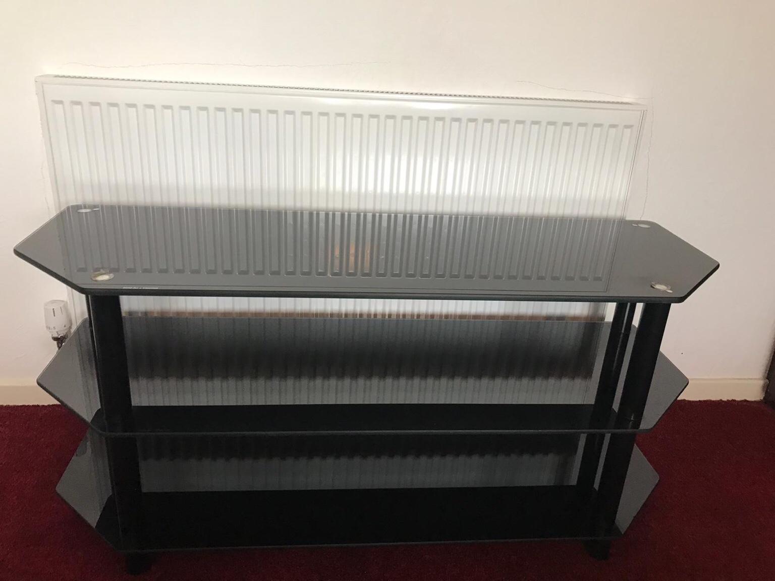 Black tempered glass tv stand in B37 Solihull für 20,00 £ zum Verkauf ...