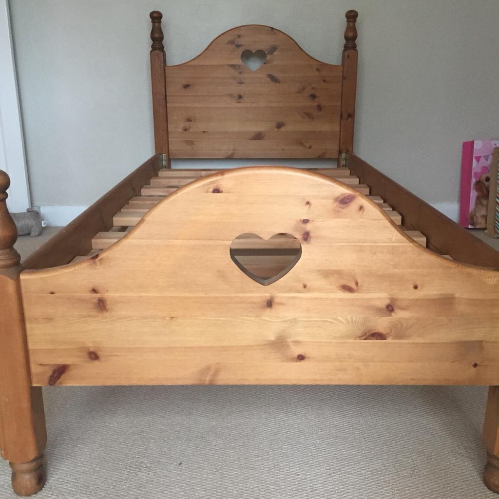 Pine heart bed frame in CO15 Tendring für 50,00 £ zum Verkauf | Shpock DE