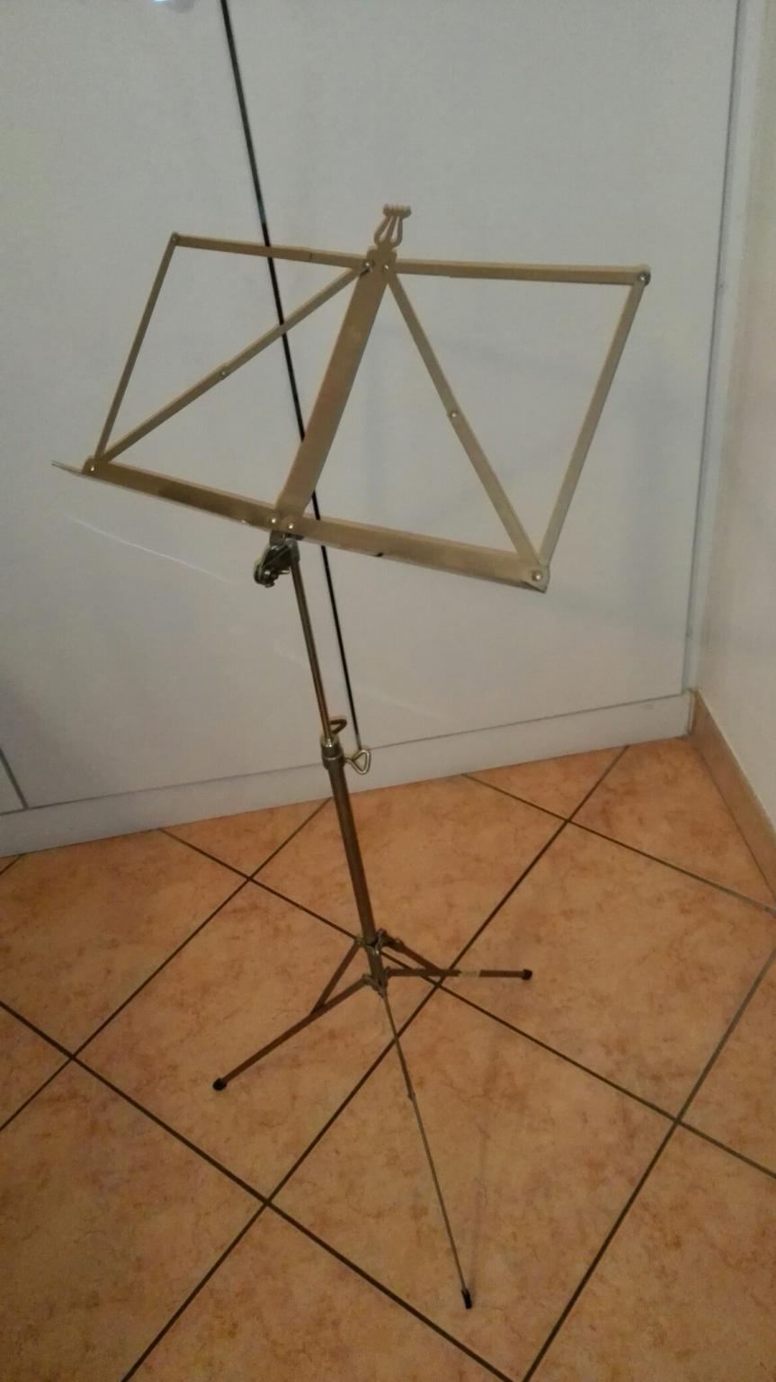 LEGGIO MUSICALE IN ACCIAIO in 00115 Guidonia Montecelio für 10,00 € zum ...