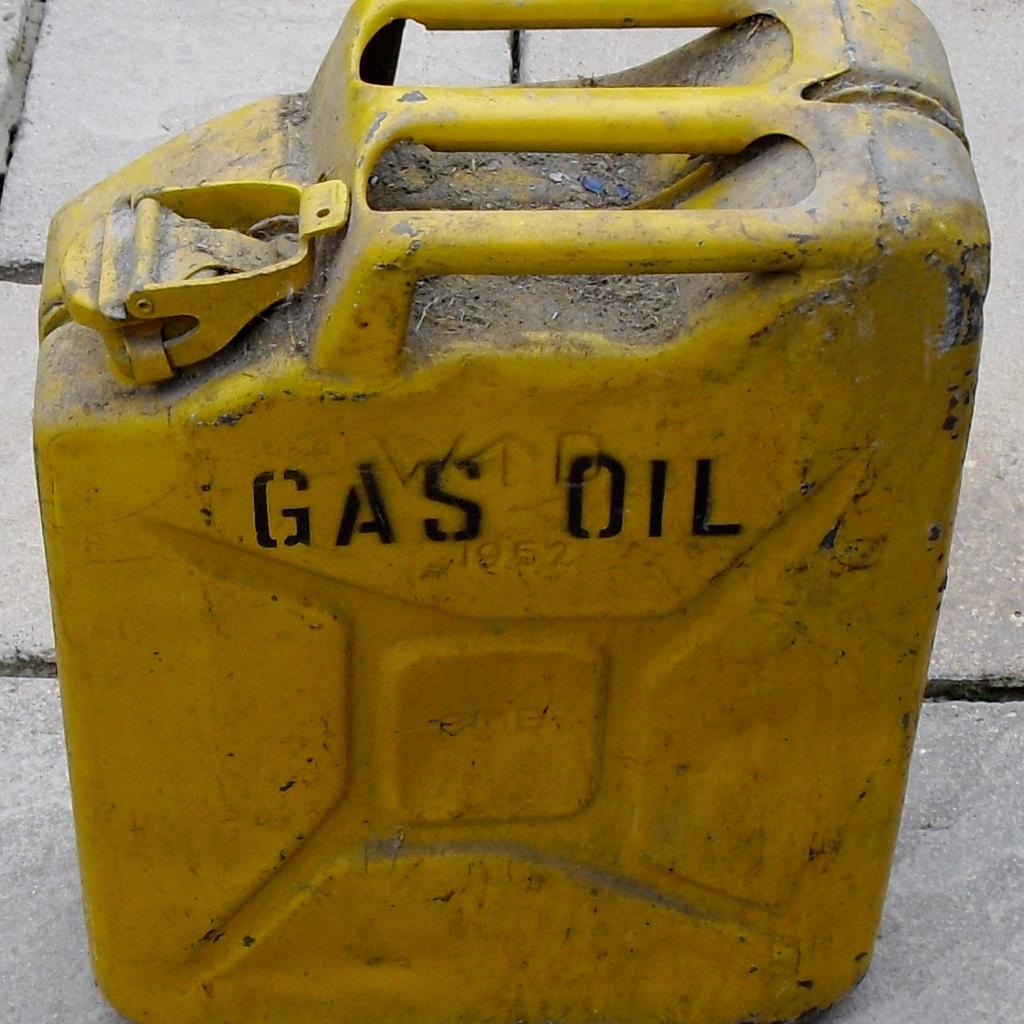 Gas/Oil can. in S30 Sheffield for £5.00 for sale | Shpock