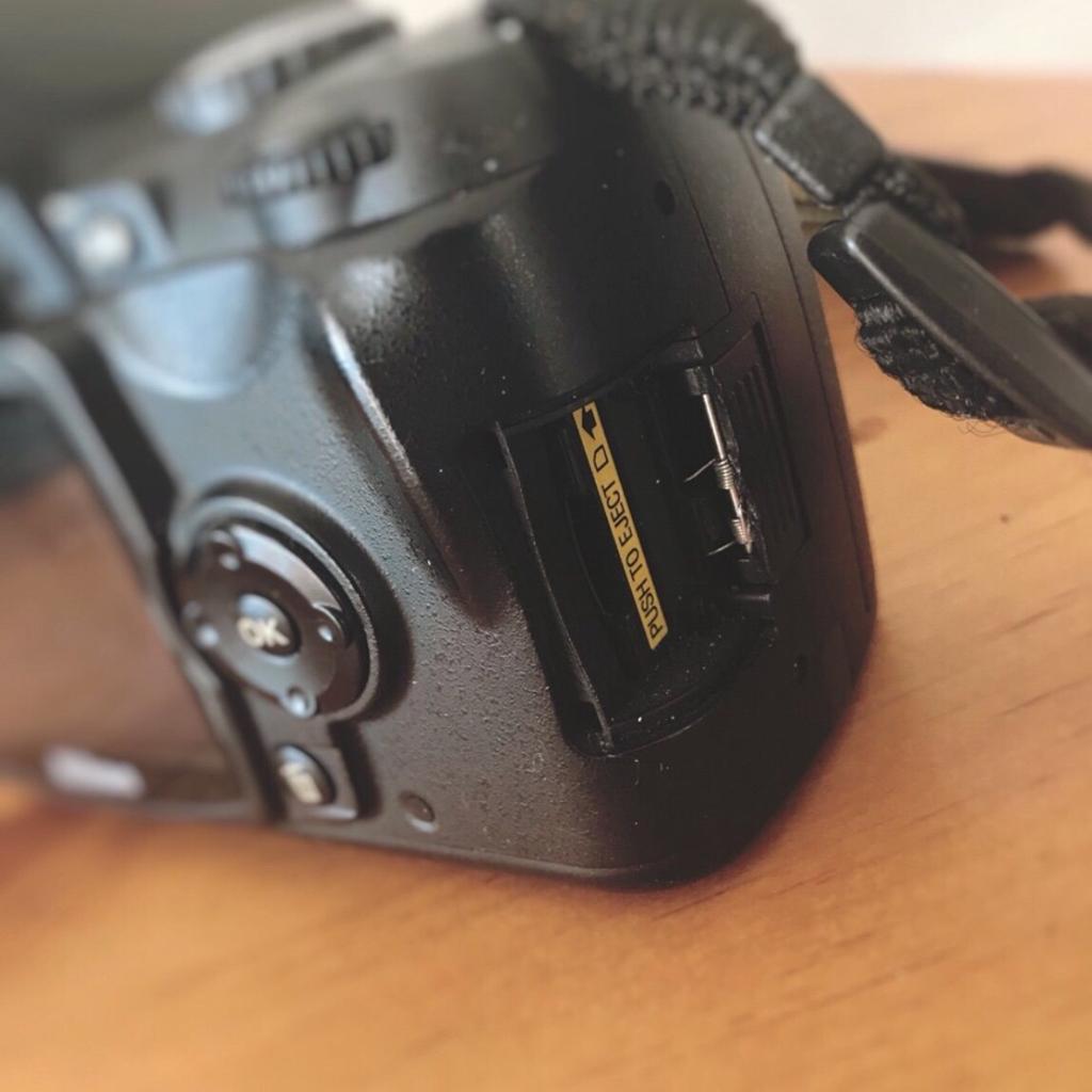 Nikon D40 + 2 Lenses, bag, remote and tripod in WF2 Wakefield für 125 ...