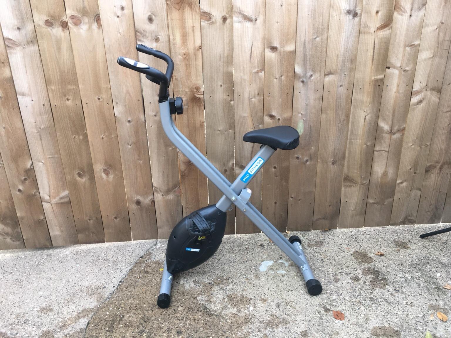 Cross trainer and folding exercise bike in NG3 Nottingham für 25,00 ...