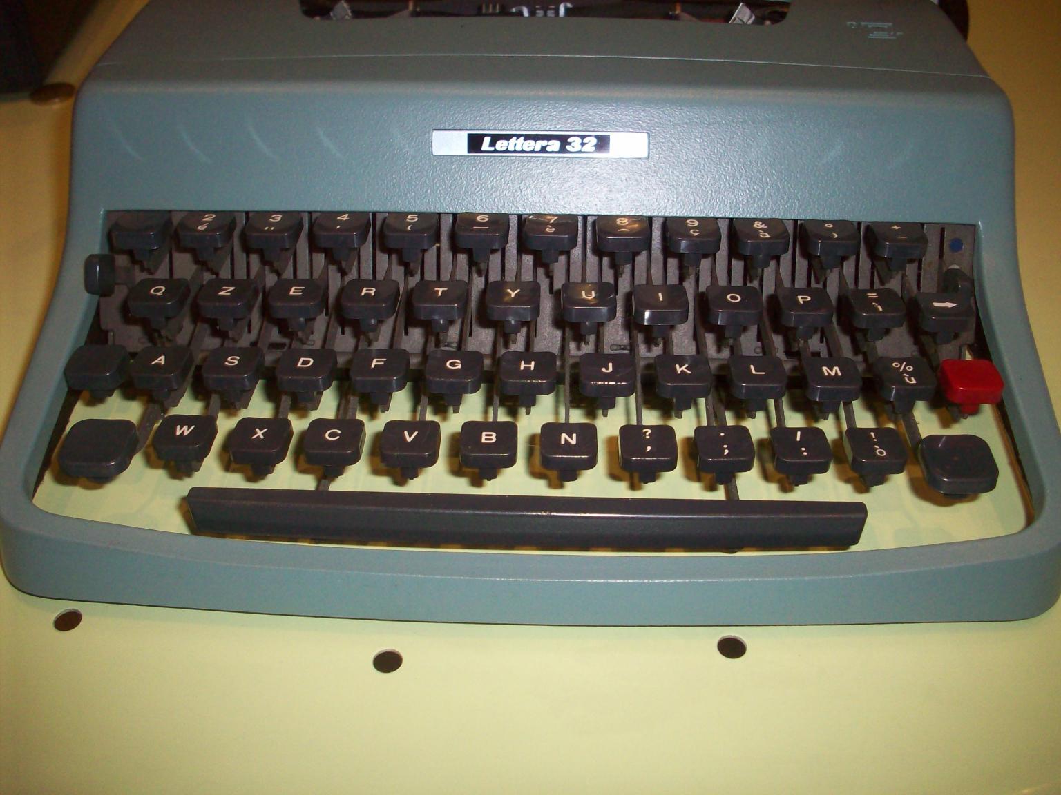Macchina da scrivere Olivetti lettera 32 in 20842 Besana in Brianza für ...