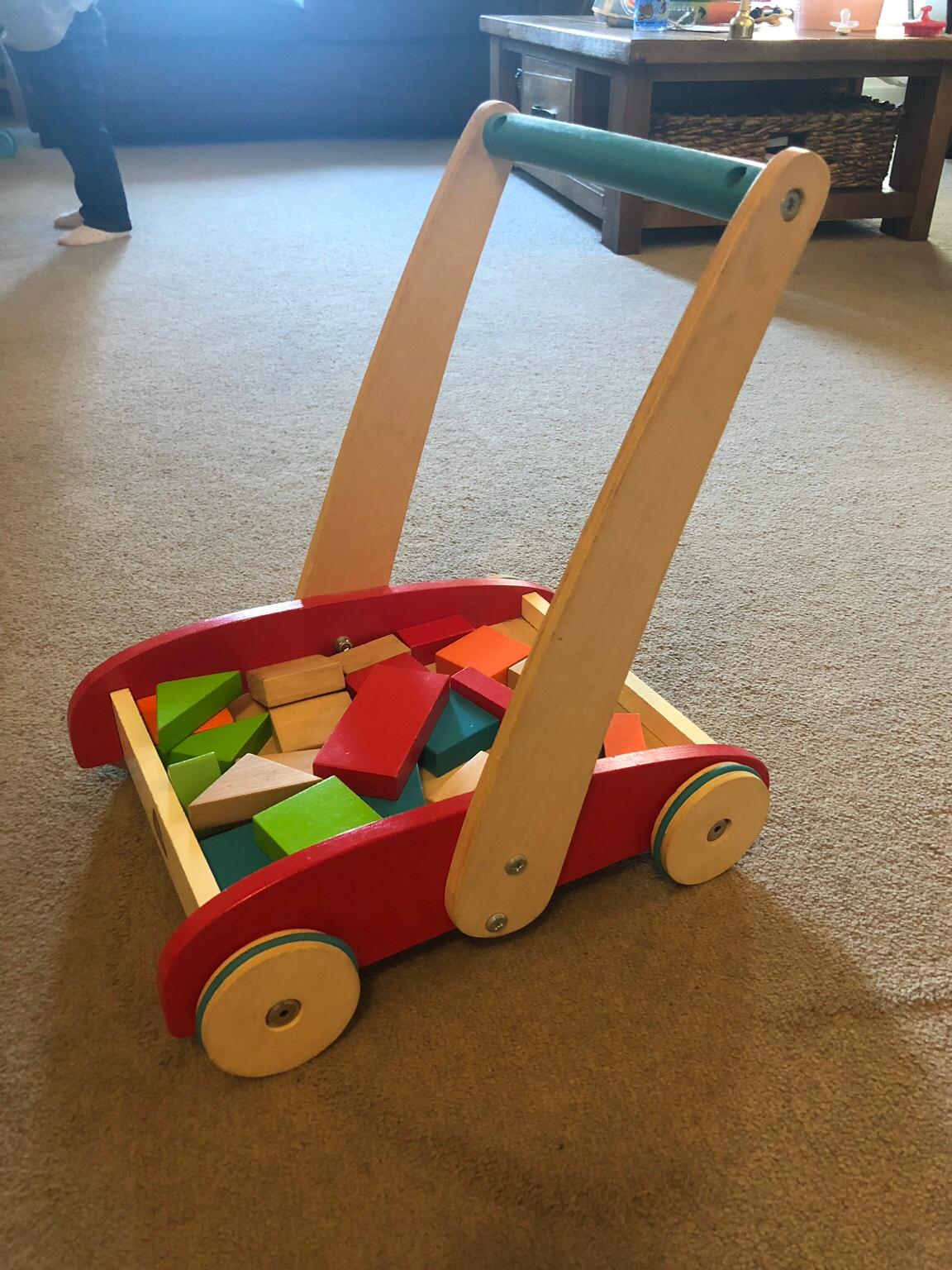 ELC wooden walker with blocks in DA14 Bexley für 3,00 £ zum Verkauf ...
