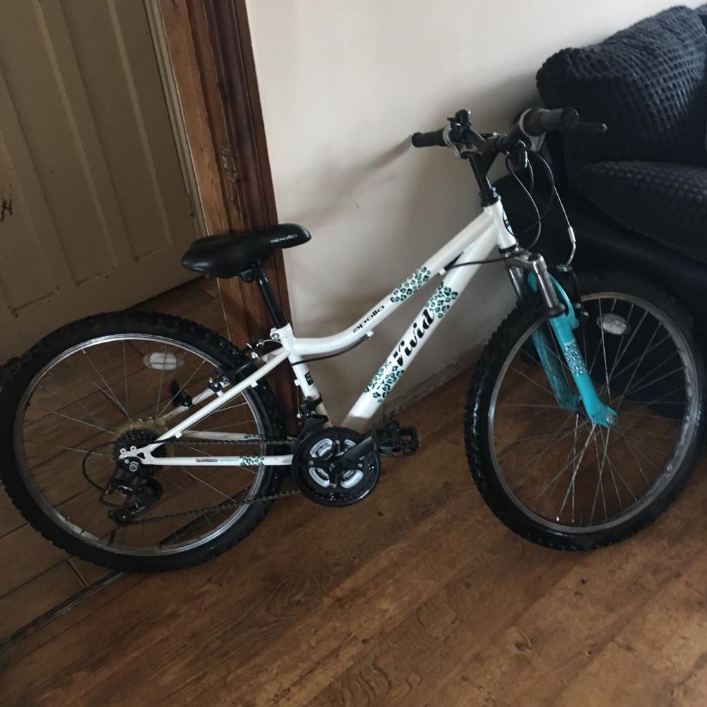 Apollo Vivid Kids Mountain Bike - 24" Wheel in B26 Birmingham für £ 65 ...