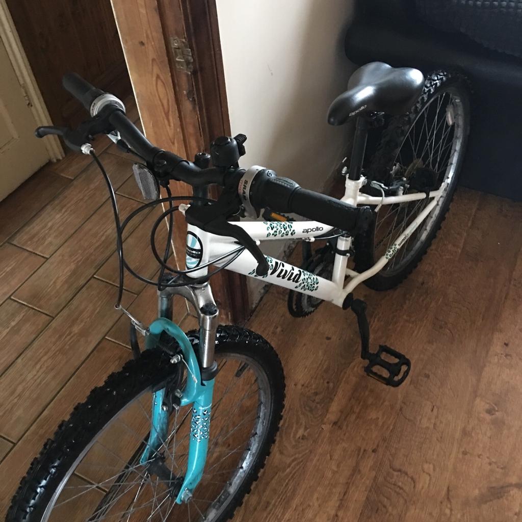 Apollo Vivid Kids Mountain Bike - 24" Wheel in B26 Birmingham für £ 65 ...