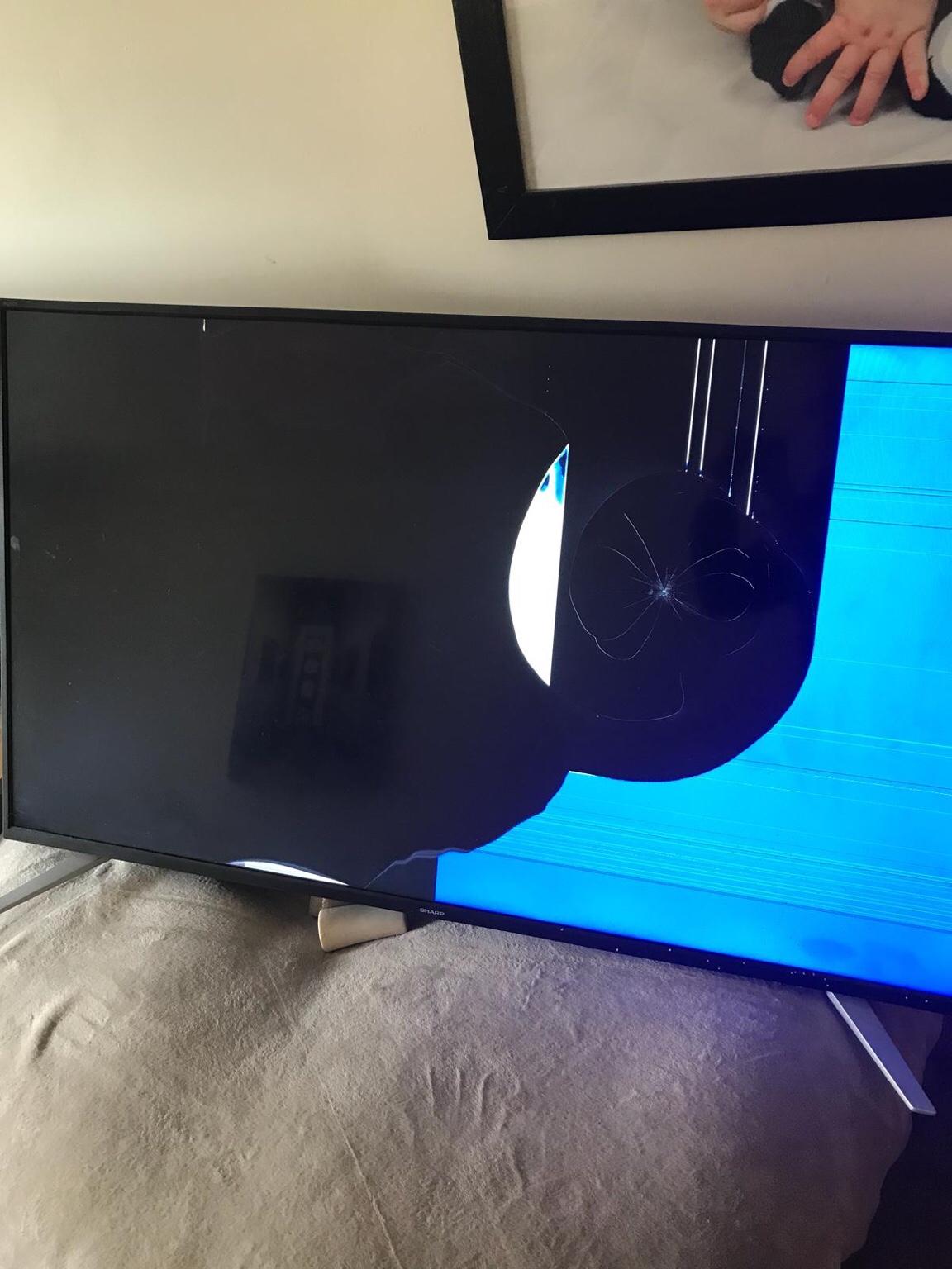Sharp 48” smart tv - spares/repair in RH1 Banstead für 30,00 £ zum ...