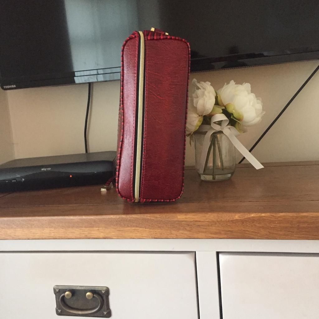 Estée Lauder vanity case in L16 Liverpool für 5,00 £ zum Verkauf ...