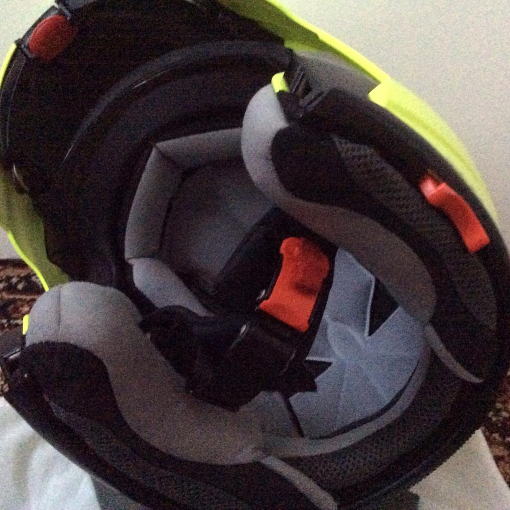 Box motorcycle Helmet in DY4 Sandwell für 40,00 £ zum Verkauf | Shpock DE