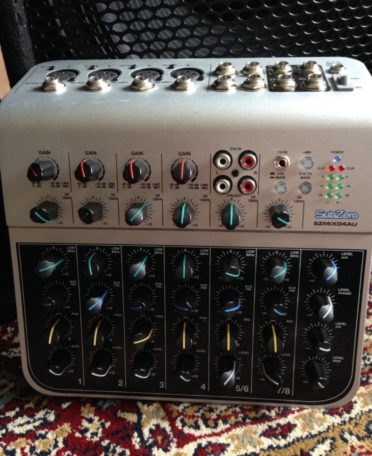 500w PA System 2x15" Speakers, Mixer & Stands in SS14 Basildon für 280 ...