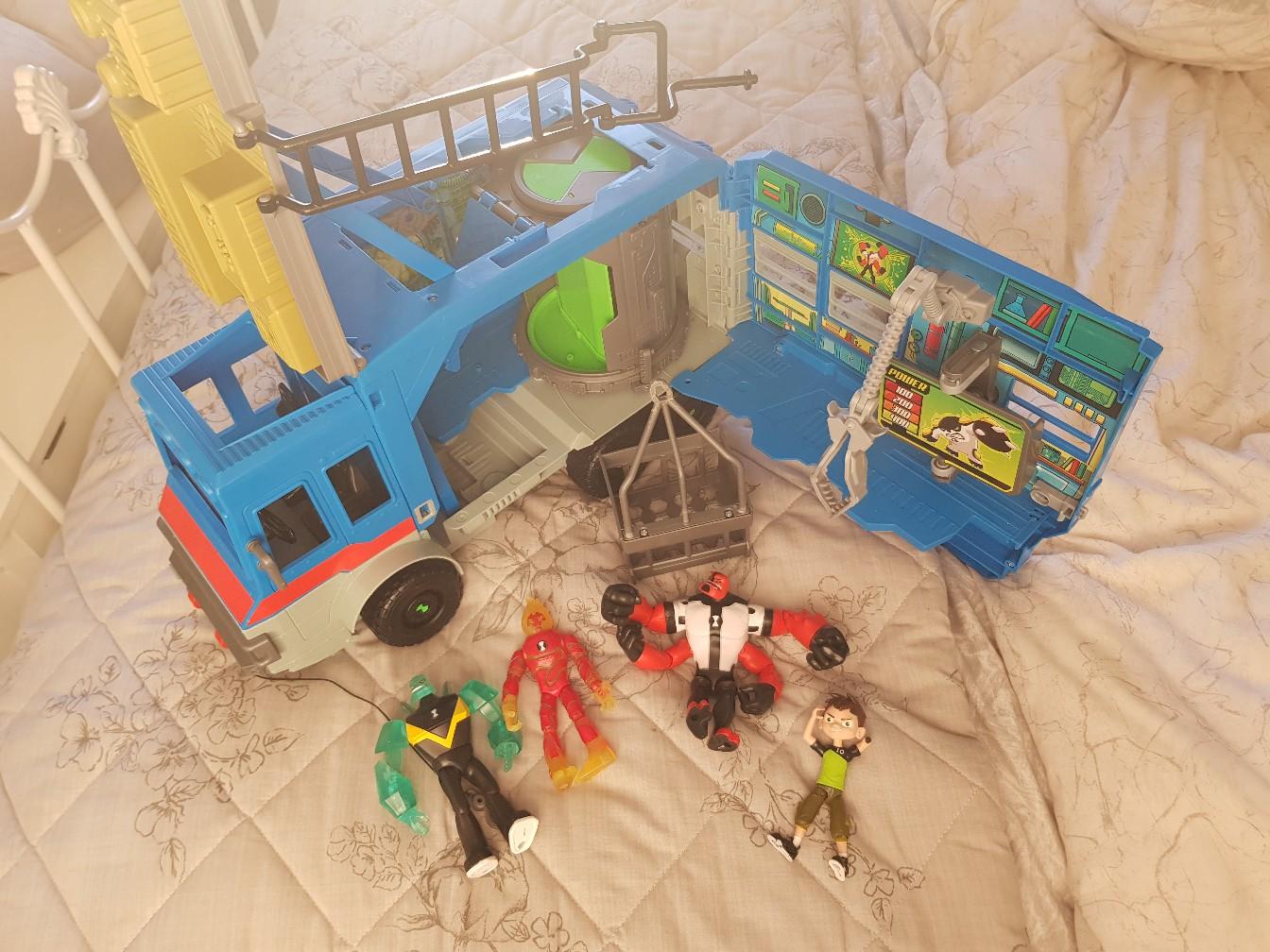 Ben 10 rust bucket truck with figures in WV14 Wolverhampton für £ 18,00 ...