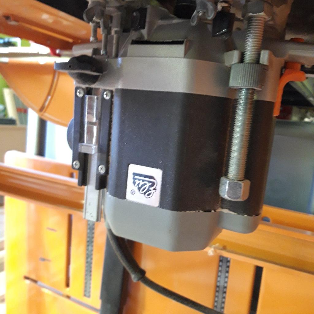 Elu Router and table in CT10 Thanet für 1,00 £ zum Verkauf | Shpock DE