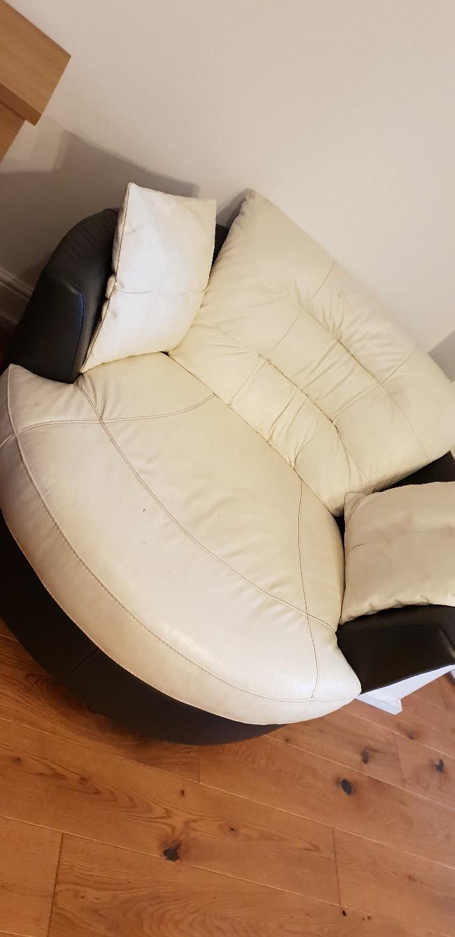 Corner sofa and swivel cuddle chair in NN10 Northamptonshire für 180,00 ...