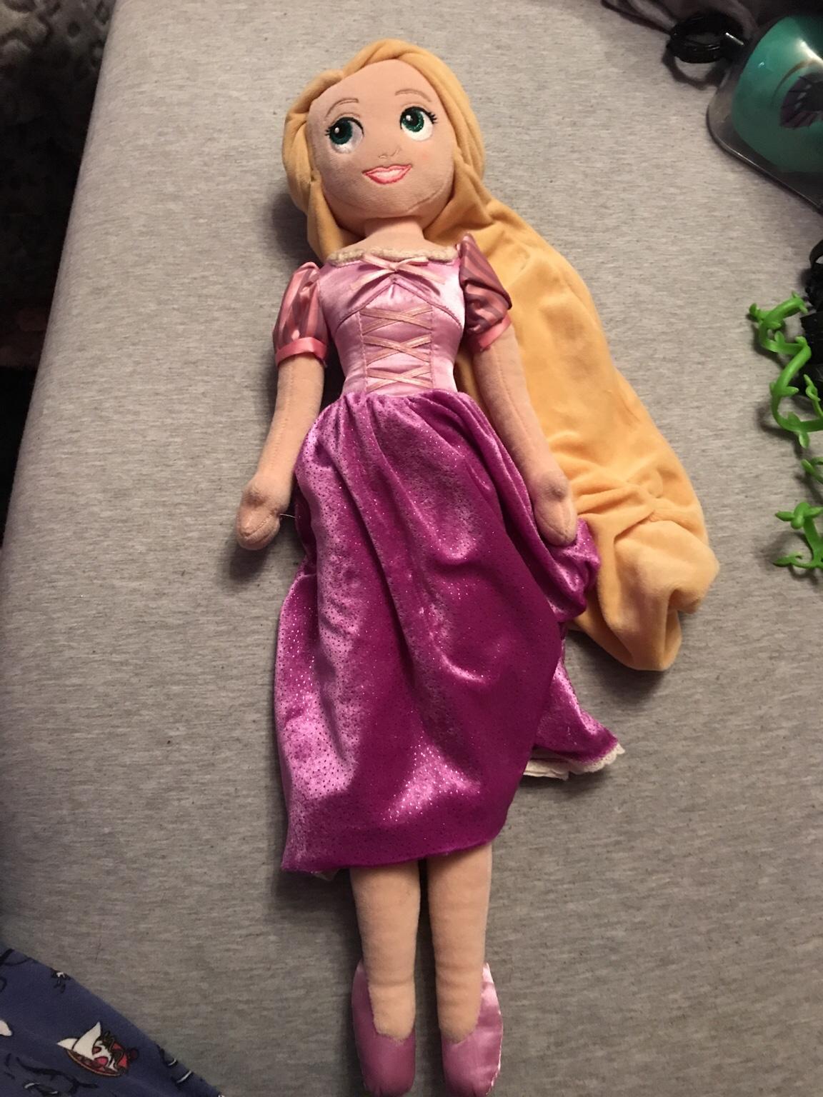 Disneystore repunzel in RM1 Havering für £ 5,00 zum Verkauf | Shpock AT