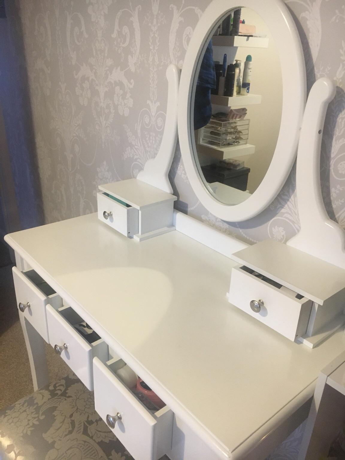 White 5-Drawer Mirror Dressing Table & Stool in Slough für £ 60,00 zum ...