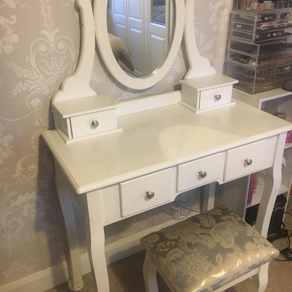 White 5-Drawer Mirror Dressing Table & Stool in Slough für £ 60,00 zum Verkauf | Shpock AT