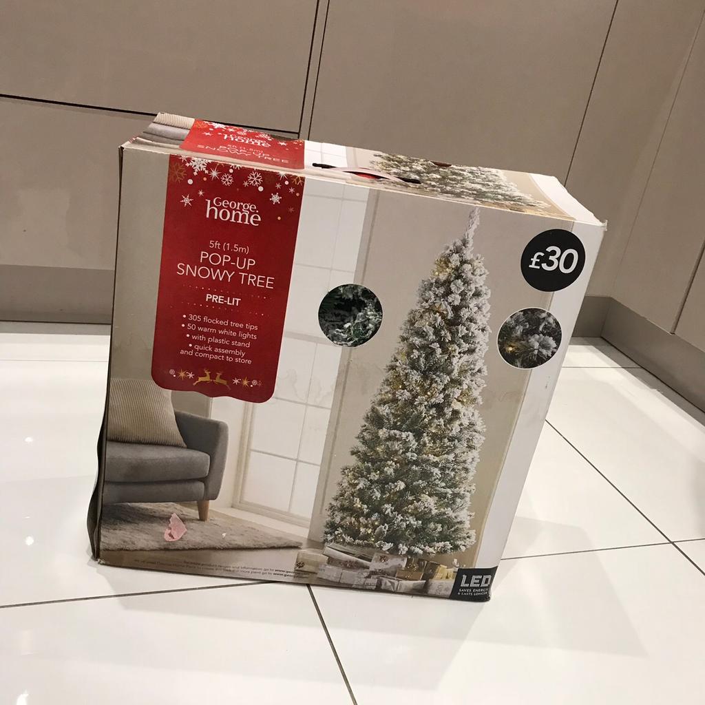 Asda George 5ft frosted pre lit Xmas tree in Barnsley für 10,00 £ zum ...
