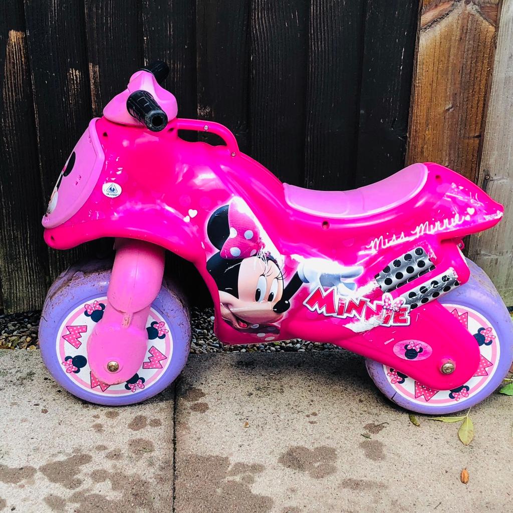 Girls Miss Minnie balance bike. in N20 Barnet für £ 6,00 zum Verkauf | Shpock AT