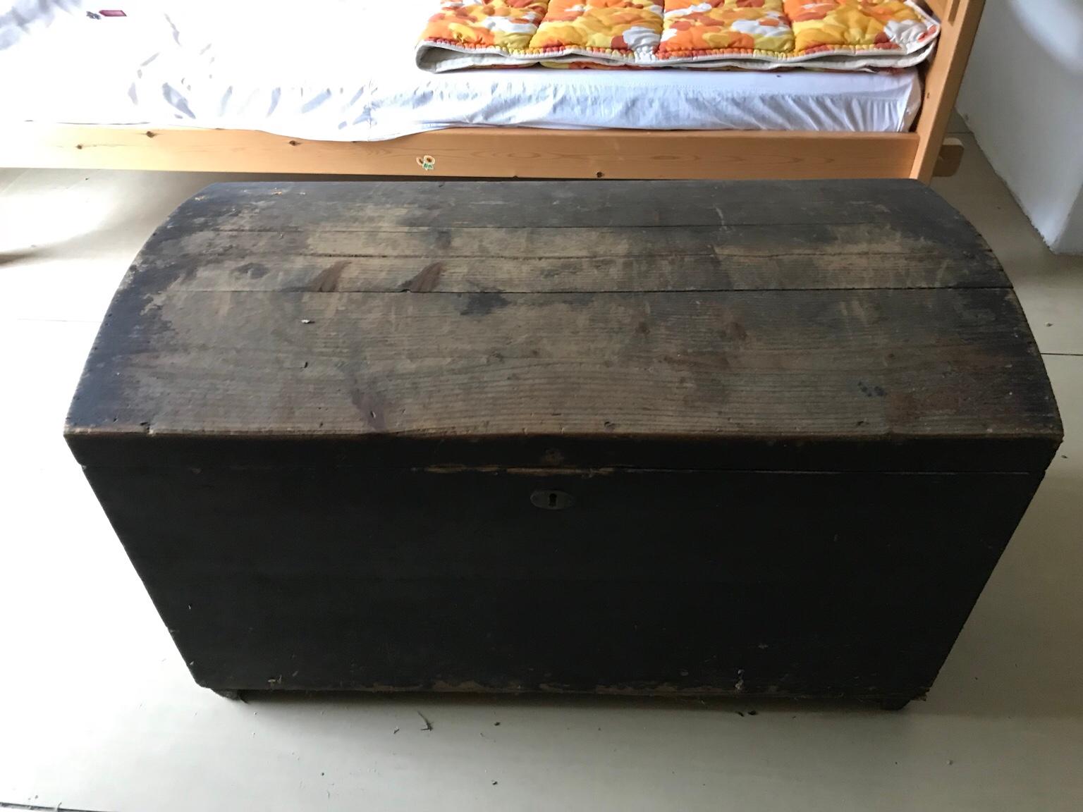Truhe schwarz in 2571 Gemeinde Altenmarkt an der Triesting für 7,00 ...