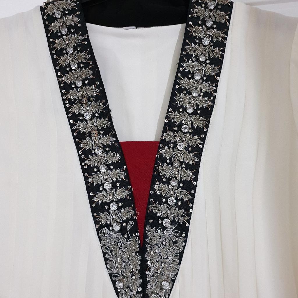 Kameez with dupatta in E2 London für £ 5,00 zum Verkauf | Shpock AT