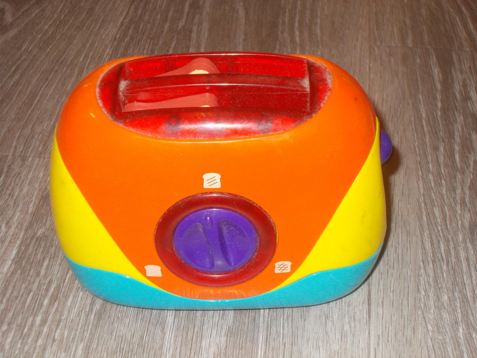ELC working toaster with sound effect in GU51 Hart for £5.00 for sale ...