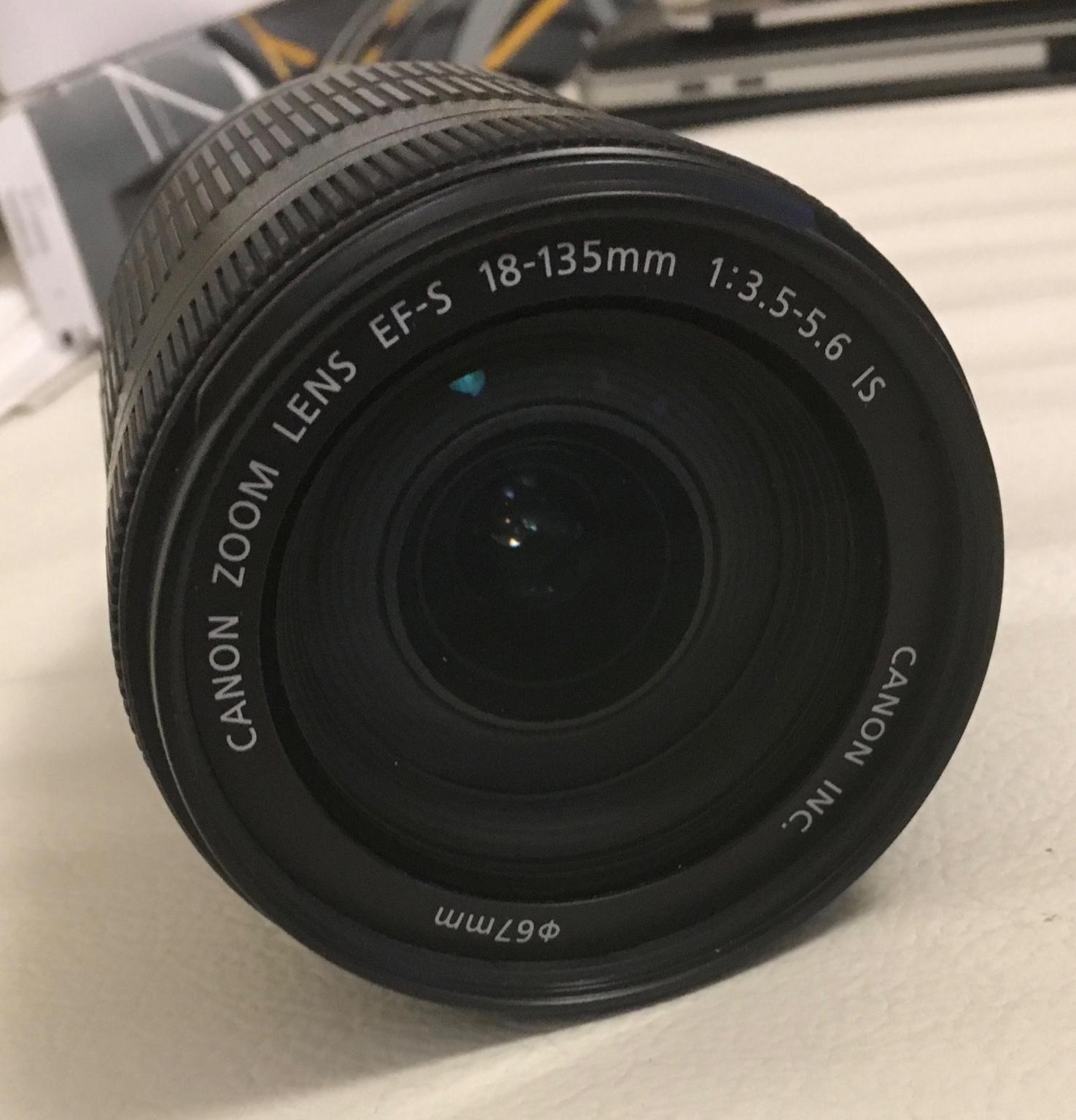 Canon EF-S 18-135mm in E16 London Borough of Newham für 150,00 £ zum ...
