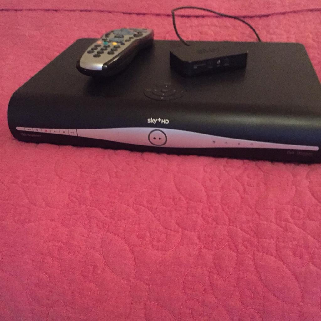Sky + hd box with remote in DE55 Bolsover for £10.00 for sale | Shpock