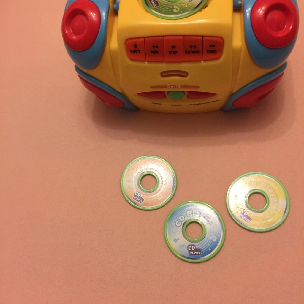 Toy my first CD player with 4 CDs in E17 Forest für 5,00 £ zum Verkauf ...