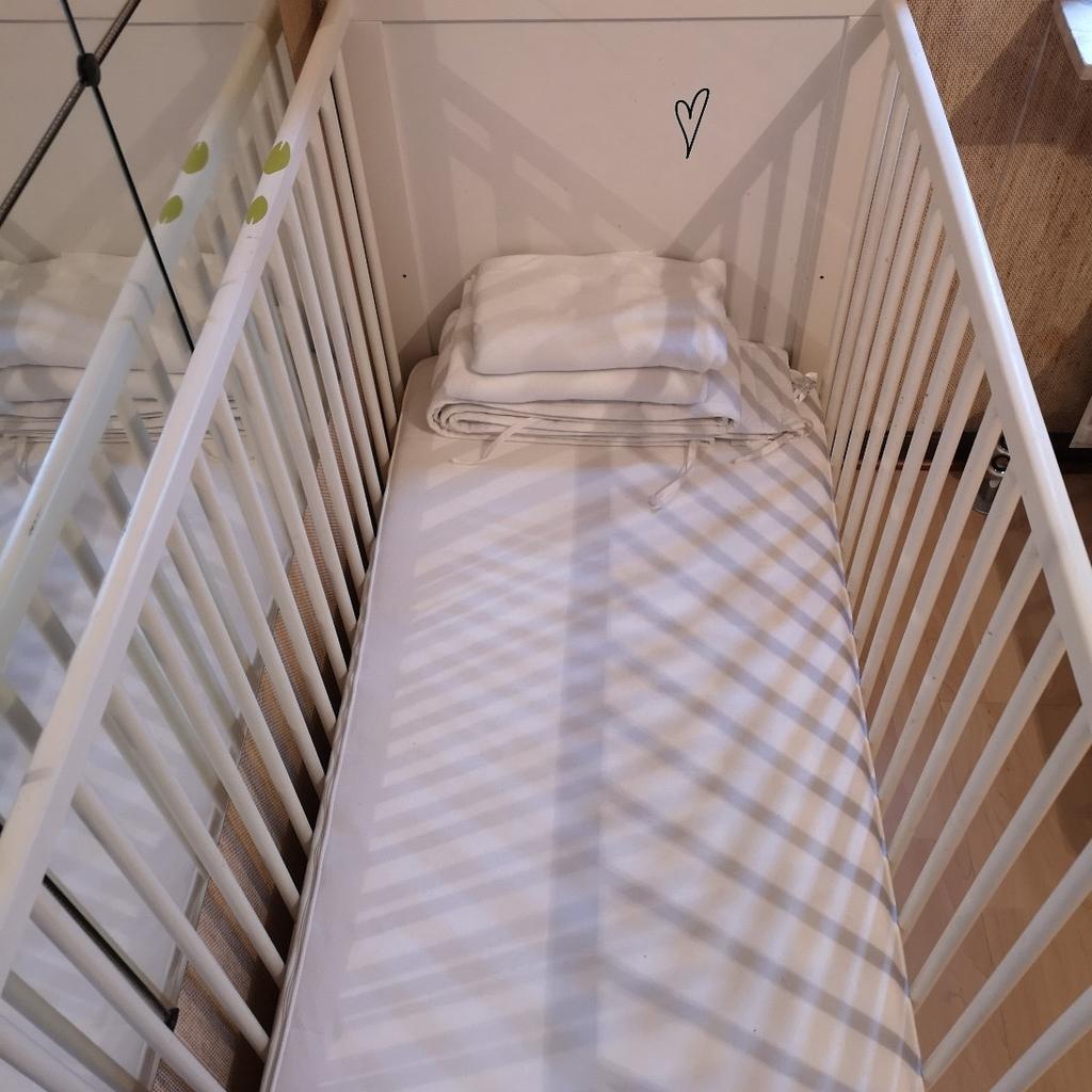 spjälsäng och gå stol Walking chair and crib in 147 30 Tumba für 350,00 ...