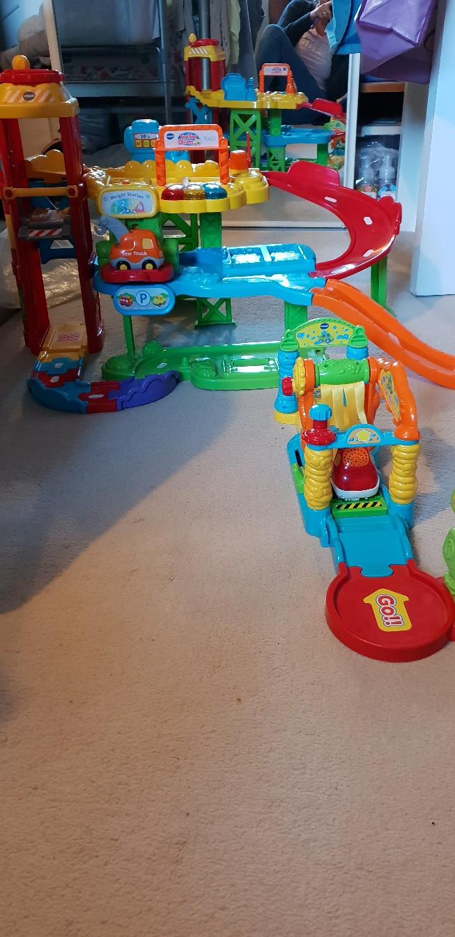 vtech toot toot garage and car wash in RH11 Crawley für 25,00 £ zum ...