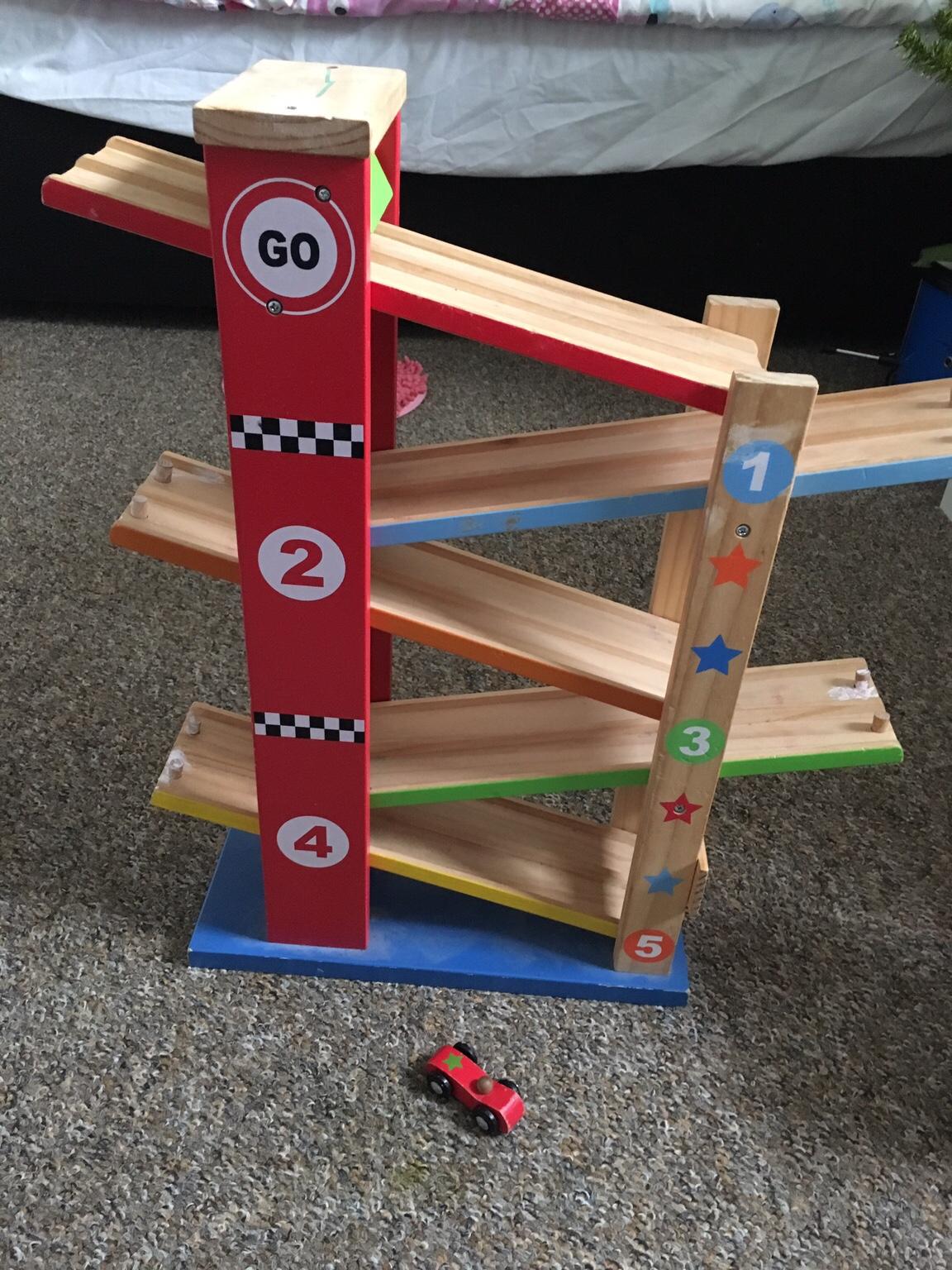 Track and one car in WF1 Wakefield für 5,00 £ zum Verkauf | Shpock DE