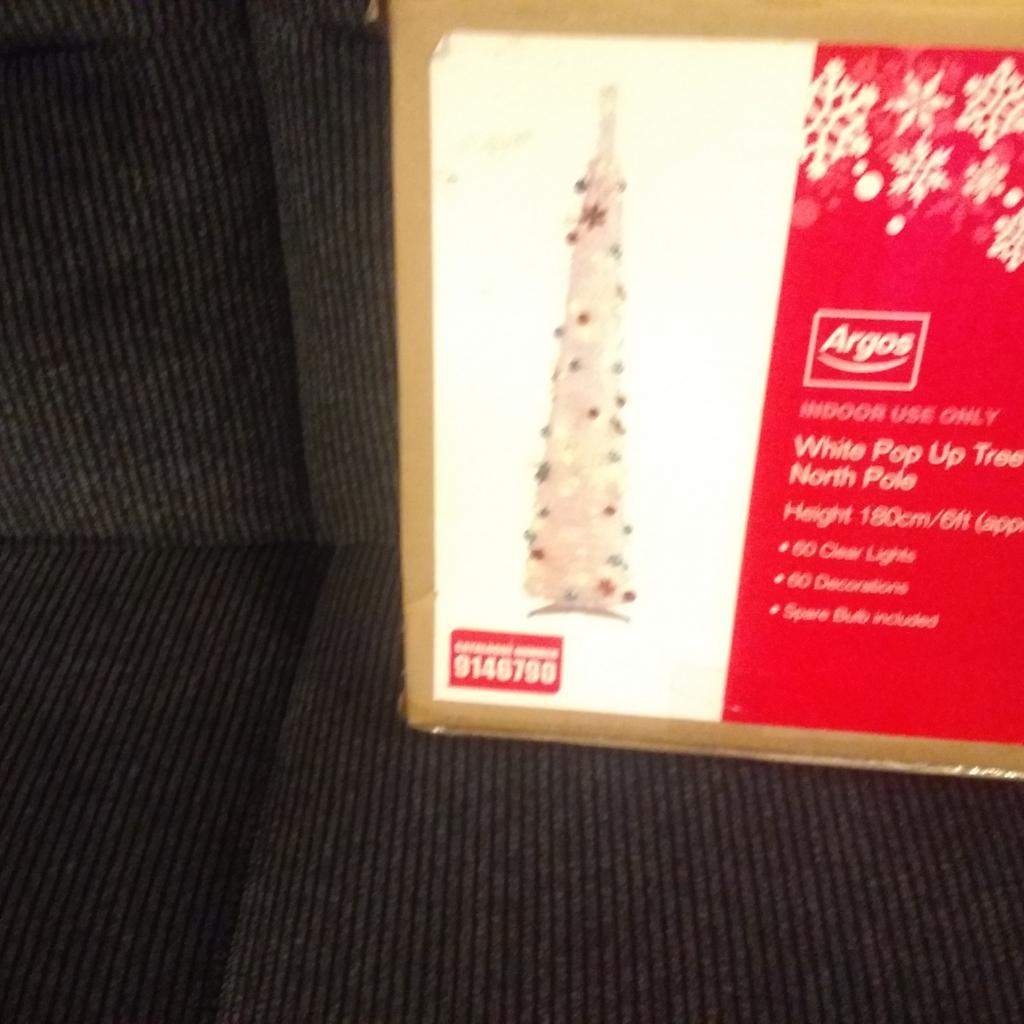 Argos decorated 6ft pop up Christmas tree. in WS11 Chase für £ 8,00 zum ...