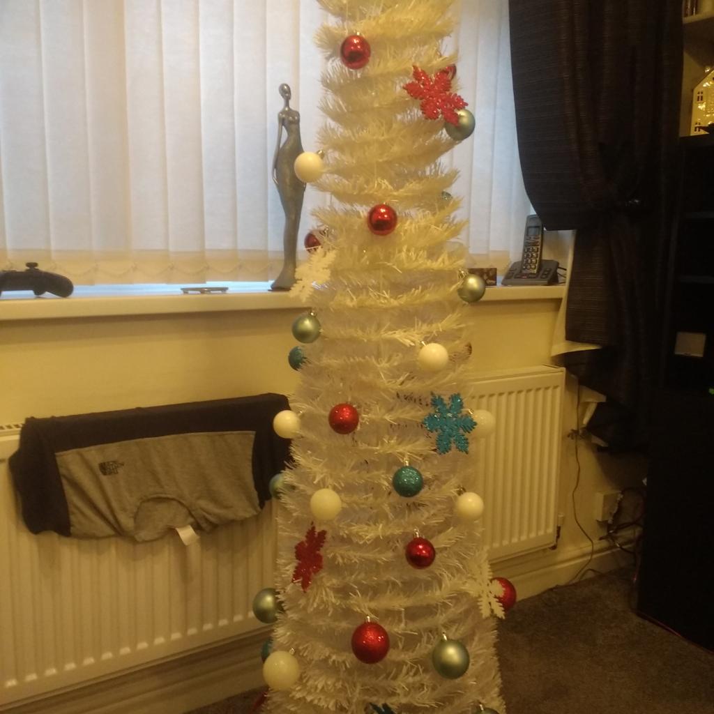Argos decorated 6ft pop up Christmas tree. in WS11 Chase für £ 8,00 zum ...