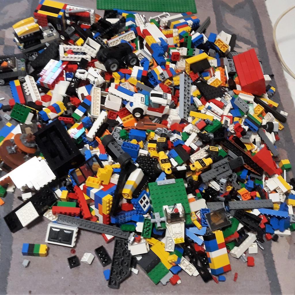 Legosteine mit figuren und modelle in 76137 Karlsruhe für € 60,00 zum Verkauf | Shpock AT