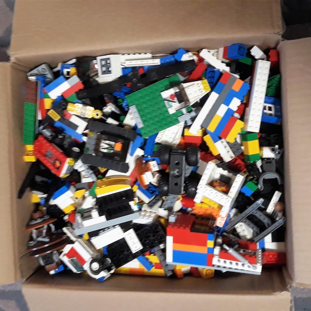 Legosteine mit figuren und modelle in 76137 Karlsruhe für € 60,00 zum Verkauf | Shpock AT