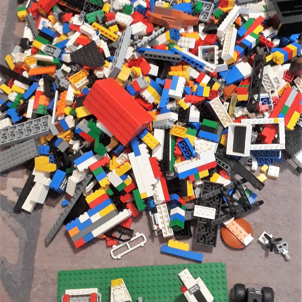 Legosteine mit figuren und modelle in 76137 Karlsruhe für € 60,00 zum Verkauf | Shpock AT