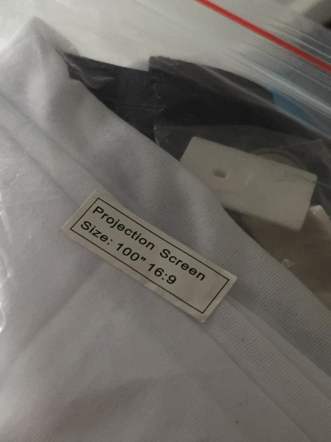 Excelvan mini full HD projector & screen in HA4 London für 60,00 £ zum ...