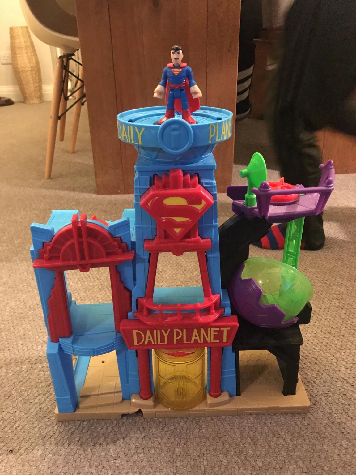 Superhero Station Bases with figures in B32 Birmingham für 35,00 £ zum ...