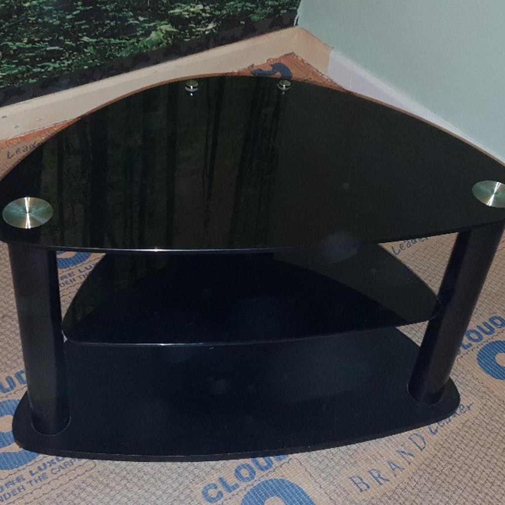 glass tv unit in SE12 London Borough of Bromley für £ 10,00 zum Verkauf ...
