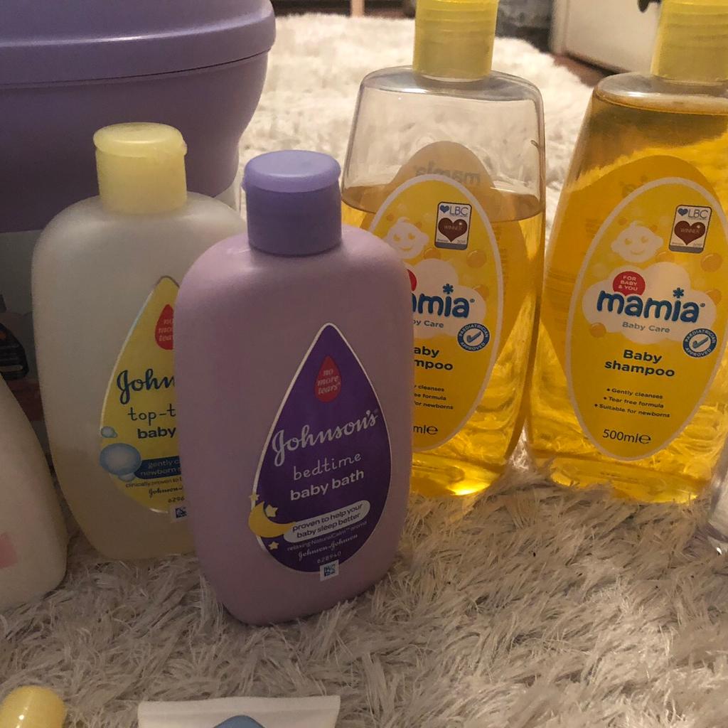 Johnsons baby box full of toiletries in BD11 Leeds für 10,00 £ zum ...