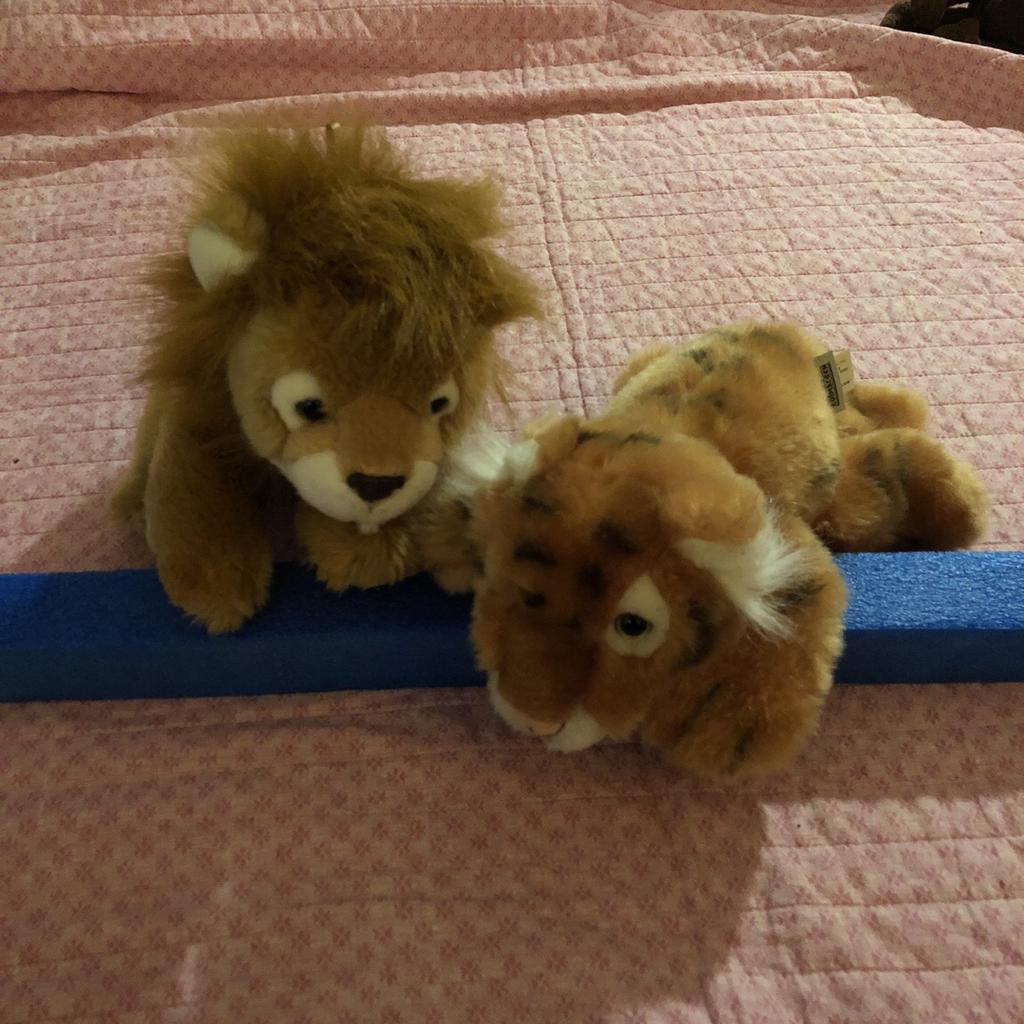 Lejon och tiger 25 cm in 12262 Stockholm für SEK 20,00 zum Verkauf ...