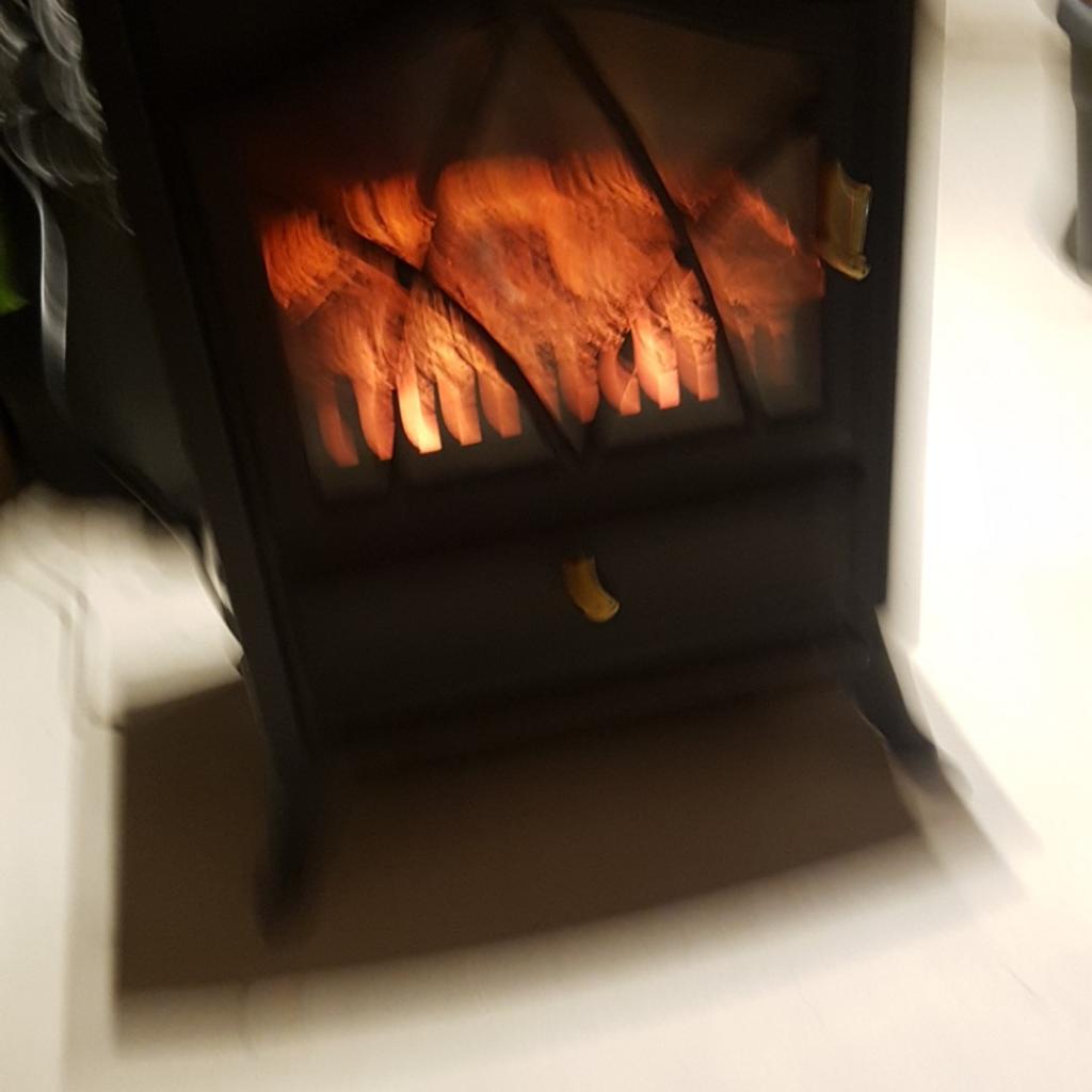 electric log effect fire in B31 Birmingham für £ 50,00 zum Verkauf ...