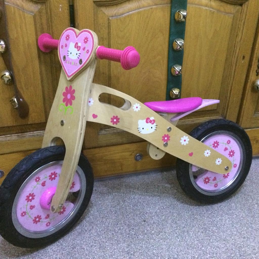 Hello kitty balance bike in RM18 Tilbury für £ 15,00 zum Verkauf ...