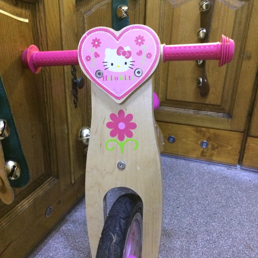 Hello kitty balance bike in RM18 Tilbury für £ 15,00 zum Verkauf ...