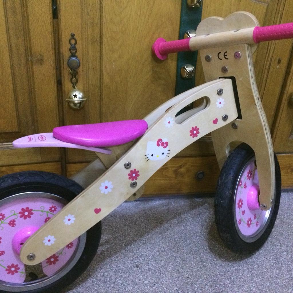 Hello kitty balance bike in RM18 Tilbury für £ 15,00 zum Verkauf ...